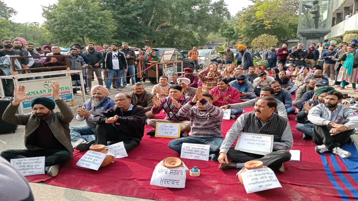 PMSU ਦੇ ਸੱਦੇ 'ਤੇ ਦਫਤਰੀ ਮੁਲਾਜਮਾਂ ਕੀਤਾ ਪੰਜਾਬ ਸਰਕਾਰ ਦਾ ਪਿਟ-ਸਿਆਪਾ - PSMU ...