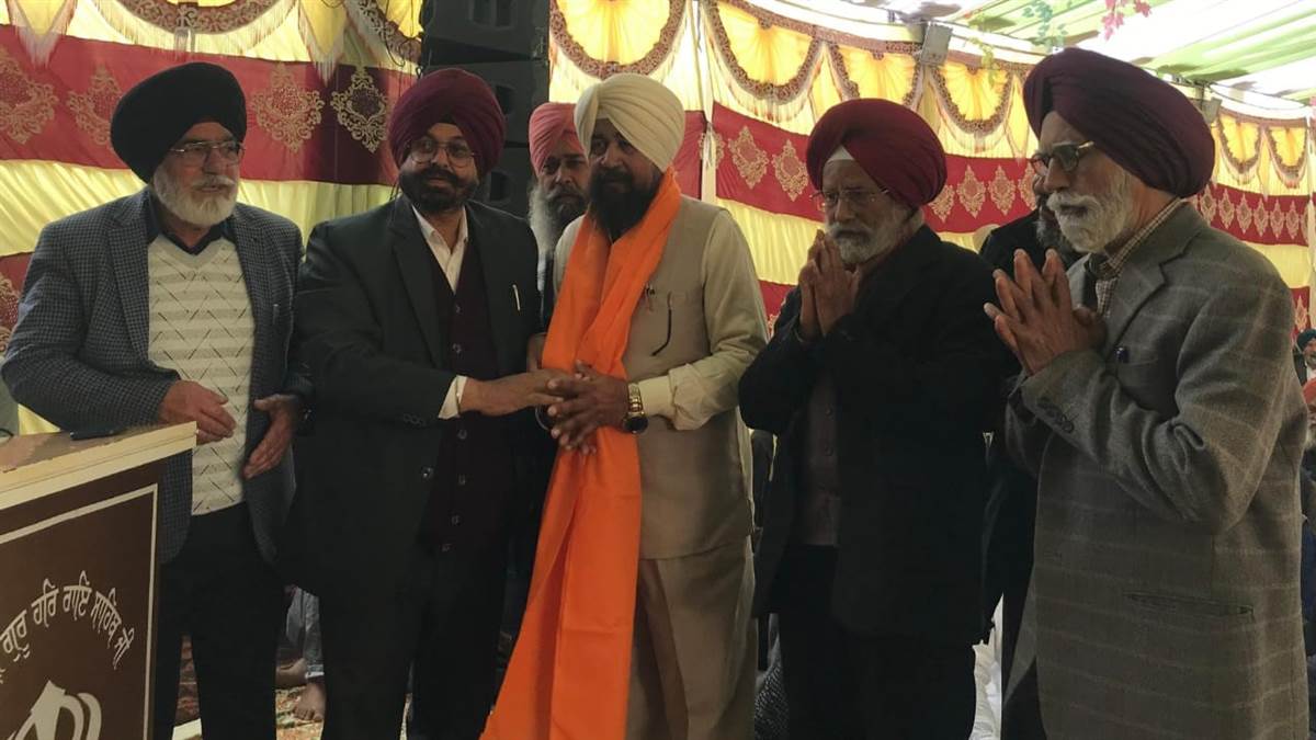ਡਾ. ਦਲਜੀਤ ਸਿੰਘ ਨੂੰ ਪੱਤਰਕਾਰੀ 'ਚ ਪੀਐੱਚਡੀ ਹਾਸਿਲ ਕਰਨ 'ਤੇ ਕੀਤਾ ਸਨਮਾਨਿਤ - Dr ...