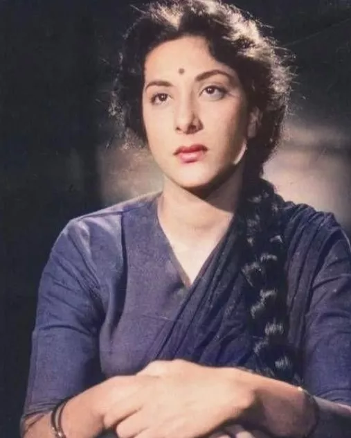 ਪੁਰਾਣੀਆਂ ਪ੍ਰਮੁੱਖ ਅਭਿਨੇਤਰੀਆਂ ’ਚ ਪਹਿਲੀ ਕਤਾਰ ’ਚ ਸ਼ੁਮਾਰ ਹੁੰਦੈ ਨਰਗਿਸ ਦੱਤ ਦਾ ...