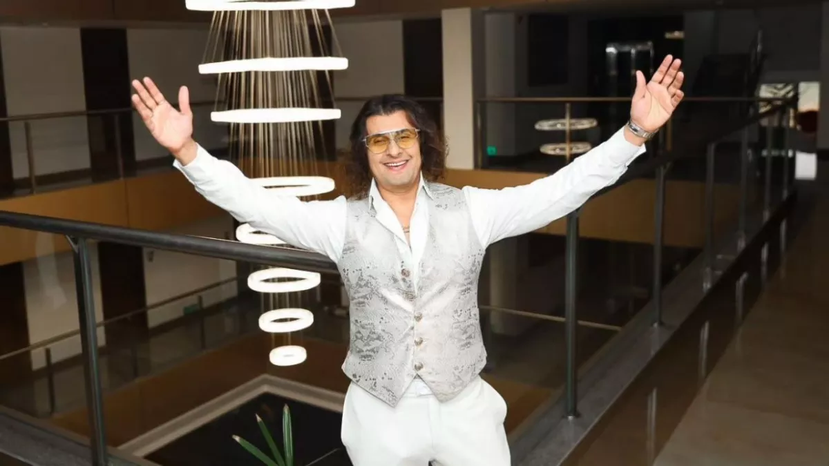 ਲਾਈਵ ਕੰਸਰਟ ’ਚ Sonu Nigam ਦੀ ਅਚਾਨਕ ਵਿਗੜੀ ਸਿਹਤ, ਗਾਇਕ ਨੇ ਸੁਣਾਈ ਹੱਡਬੀਤੀ - sonu nigam suffers severe ...