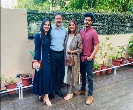 IPS ਅਧਿਕਾਰੀ ਅਰਪਿਤ ਸ਼ੁਕਲਾ ਦੀ ਬੇਟੀ ਡਾ. ਖ਼ਿਆਤੀ ਬਣੀ ਆਰਮੀ ’ਚ ਕੈਪਟਨ, ਮੈਡੀਕਲ ਕੋਰ ’ਚ ਦੇਵੇਗੀ ਸੇਵਾਵਾਂ ...