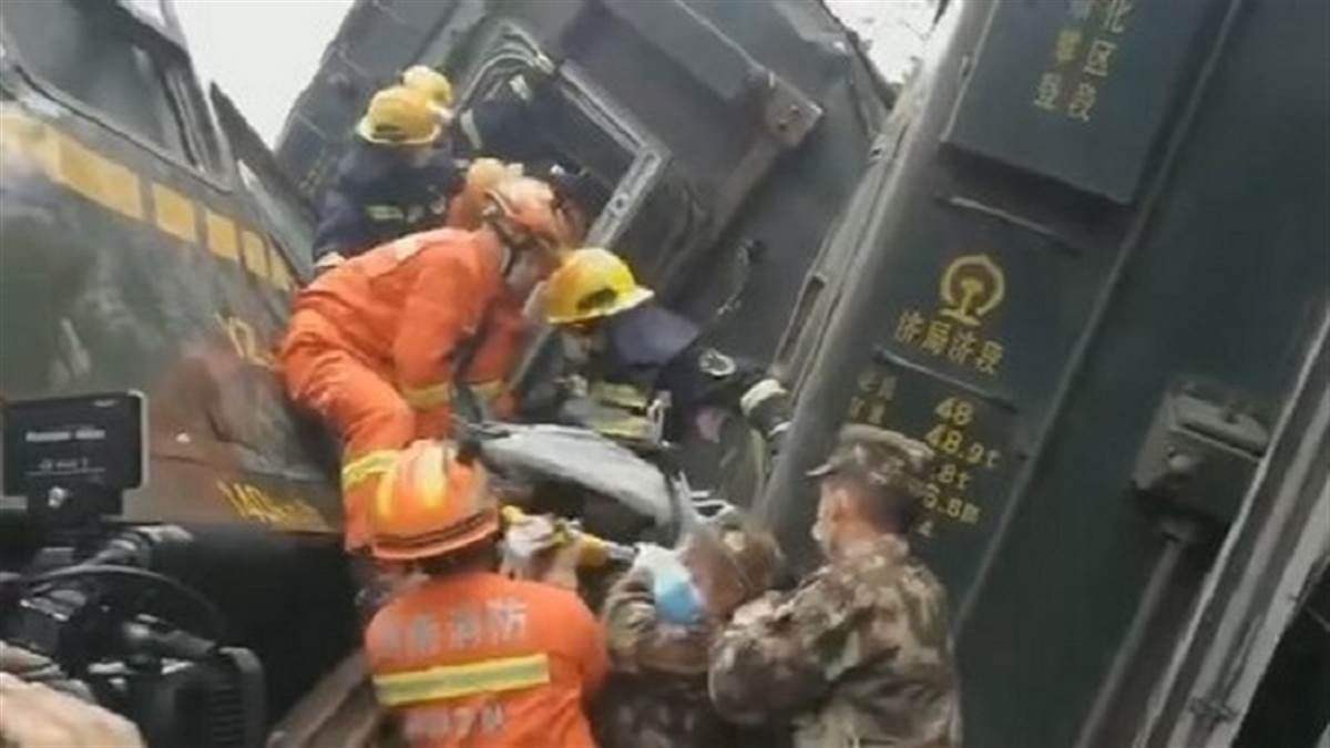 China Bullet Train Derail : ਚੀਨ 'ਚ 300 kmph ਦੀ ਰਫਤਾਰ ਨਾਲ ਚੱਲ ਰਹੀ ਬੁਲੇਟ ...