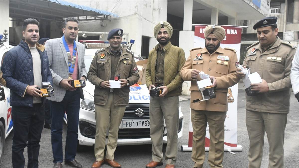 ਲੁਧਿਆਣਾ ਪੁਲਿਸ ਦਾ ਨਵਾਂ ਉਪਰਾਲਾ : PCR ਵਾਹਨ ਕੈਮਰਿਆਂ ਨਾਲ ਹੋਏ ਲੈਸ, ਖਾਕੀ ਨੂੰ ...