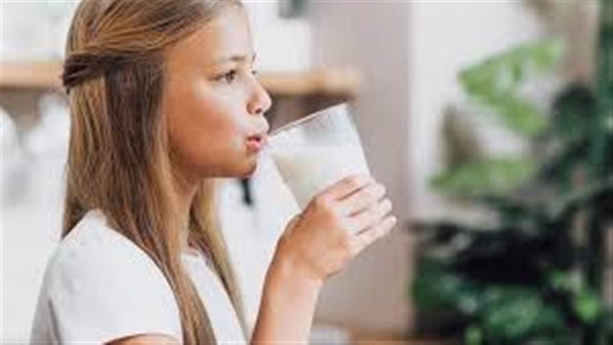 Milk Side Effects : ਬੱਚਿਆਂ ਨੂੰ ਦੁੱਧ 'ਚ ਮਿਲਾ ਕੇ ਨਾ ਦਿਓ ਇਹ 4 ਚੀਜ਼ਾਂ, ਨਹੀਂ ਤਾਂ ਹੋ ਸਕਦਾ ਹੈ ਗੰਭੀਰ ...