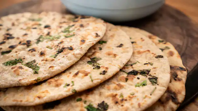 ਰੋਜ਼ਾਨਾ ਦੀ ਰੋਟੀ ਤੋਂ ਲਓ ਬ੍ਰੈਕ ਅੱਜ ਹੀ ਘਰ 'ਚ ਬਣਾਓ ਖਾਸ ਕਸ਼ਮੀਰੀ ਰੋਟੀ, ਜਾਣੋ ...