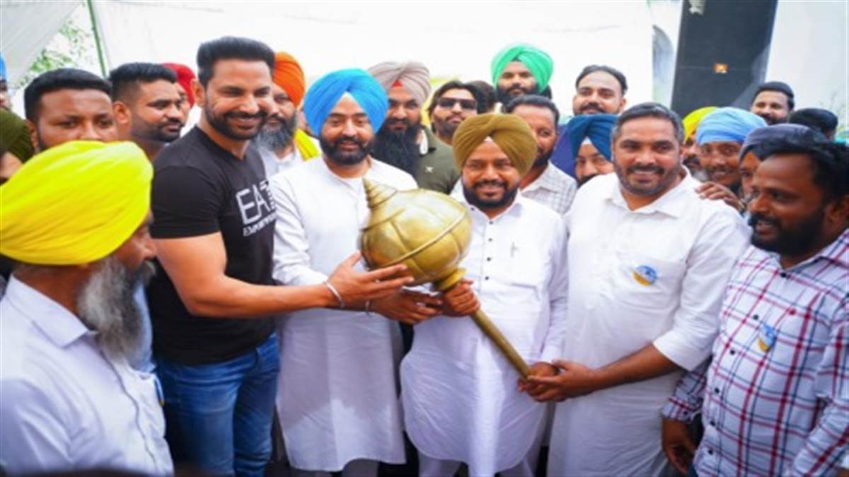 ਕਰਮਜੀਤ ਦੇ ਹੱਕ 'ਚ ਨਿੱਤਰੇ ਿਫ਼ਲਮੀ ਸਿਤਾਰੇ ਤੇ ਗਾਇਕ - Singers, Kartar Cheema ...