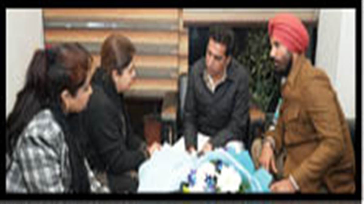 ਹਲਕਾ ਮੁਖੀ ਮਾਲਵਿਕਾ ਸੂਦ ਵੱਲੋਂ ਦੇਵਿੰਦਰ ਯਾਦਵ ਨਾਲ ਮੁਲਾਕਾਤ - Constituency in ...