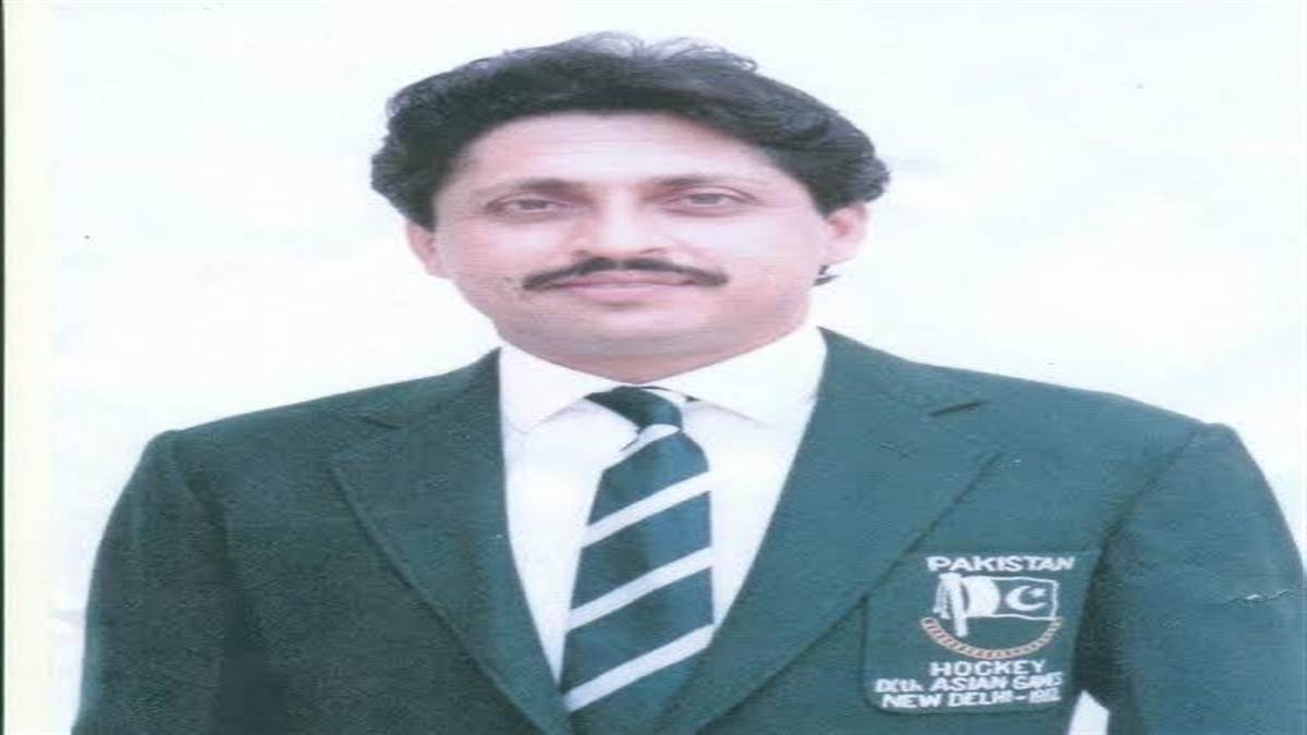 ਪਾਕਿਸਤਾਨੀ ਟੀਮ ਦੇ ਧੂੰਆਂਧਾਰ ਸਟਰਾਈਕਰ ਓਲੰਪੀਅਨ ਸਮੀਉਲ੍ਹਾ ਖਾਨ ਤੇ ਕਲੀਮਉੱਲ੍ਹਾ ...