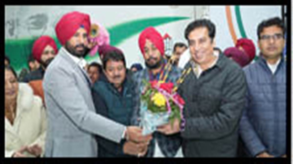 ਪੰਜਾਬ ਕਾਂਗਰਸ ਦੇ ਨਵਨਿਯੁਕਤ ਇੰਚਾਰਜ ਦੇਵਿੰਦਰ ਯਾਦਵ ਨੂੰ ਮਿਲੇ ਬਲਾਕ ਪ੍ਰਧਾਨ - The ...