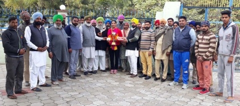 ਮੁੱਕੇਬਾਜ਼ ਸਿਮਰਨਜੀਤ ਦਾ ਪਿੰਡ ਪੁੱਜਣ 'ਤੇ ਸਵਾਗਤ - Mukkebaj Simranjit Kaur ...