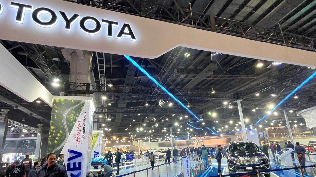 Auto Expo 2023 'ਚ ਟੋਇਟਾ ਨੇ ਸ਼ੋਅਕੇਸ ਕੀਤੀਆਂ ਬਦਲਵੇਂ ਈਂਧਨ ਨਾਲ ਚੱਲਣ ਵਾਲੀਆਂ ...
