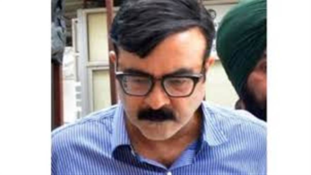 Punjab News : ਹਥਿਆਰ ਬਰਾਮਦਗੀ ਮਾਮਲੇ 'ਚ IAS ਸੰਜੇ ਪੋਪਲੀ ਖਿ਼ਲਾਫ਼ ਚਾਰਜਸ਼ੀਟ ਦਾਖਲ, ਚੱਲੇਗਾ ਮੁਕੱਦਮਾ ...