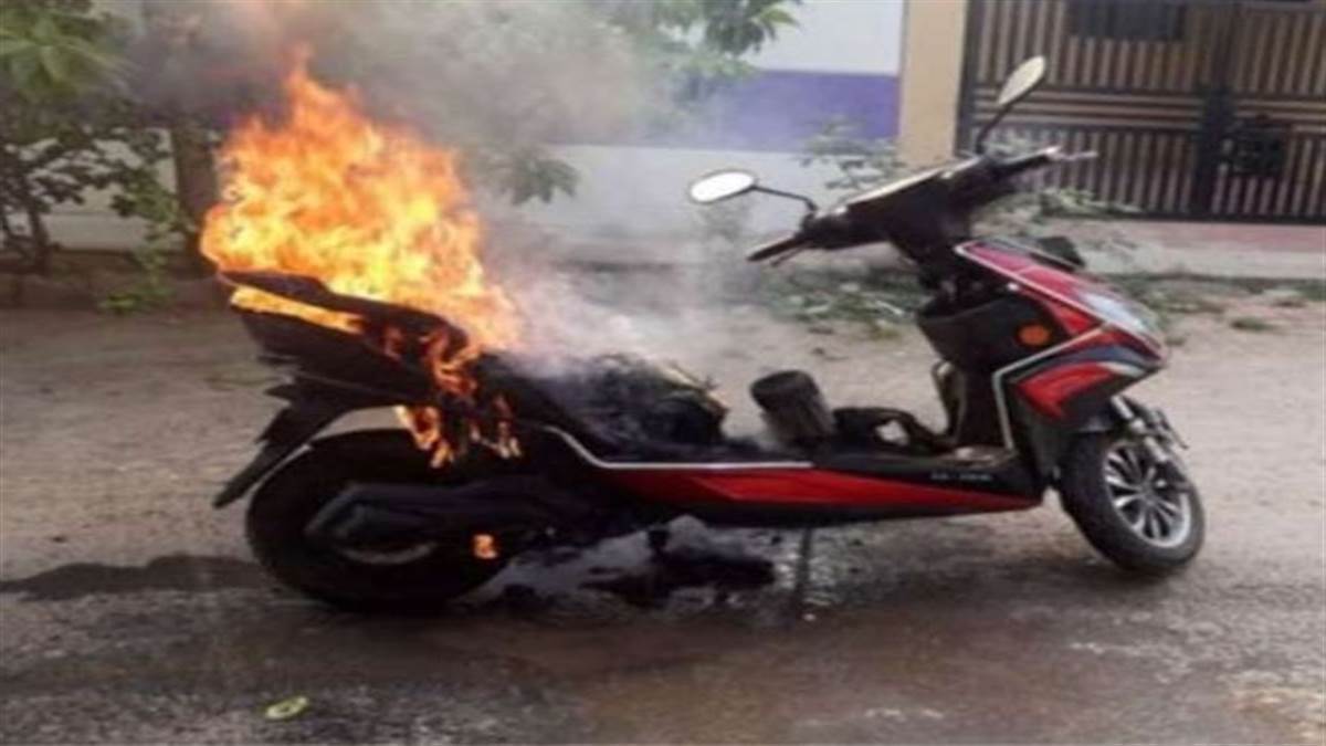 EV Fire Incident : ਫਿਰ ਲੱਗੀ PURE EV ਸਕੂਟਰ ਨੂੰ ਅੱਗ, ਜਾਣੋ ਹਾਦਸੇ ਦਾ ਕਾਰਨ ...