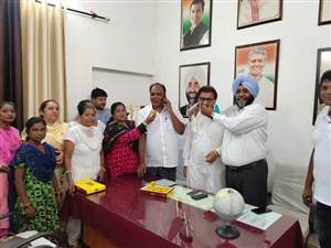 ਸਾਬਕਾ ਮੰਤਰੀ ਚਿਰੰਜੀ ਲਾਲ ਗਰਗ ਦੇ ਸਪੁੱਤਰ ਰਾਜਨ ਗਰਗ ਬਣੇ ਜ਼ਿਲ੍ਹਾ ਯੋਜਨਾ ਬੋਰਡ ਦੇ ...