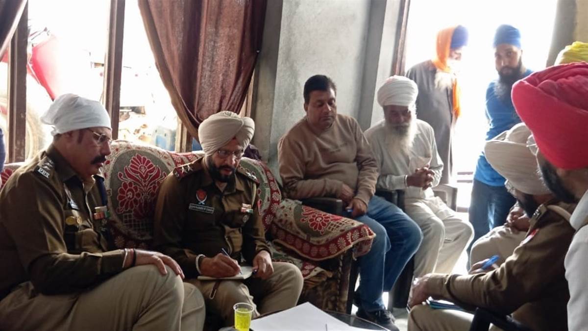 ਬਟਾਲਾ ਨੇੜਲੇ ਪਿੰਡ ਸਦਾਰੰਗ 'ਚ ਵਾਪਰੀ ਬੇਅਦਬੀ ਦੀ ਘਟਨਾ, 12-13 ਸਾਲ ਦੇ ਬੱਚੇ ਨੇ ...