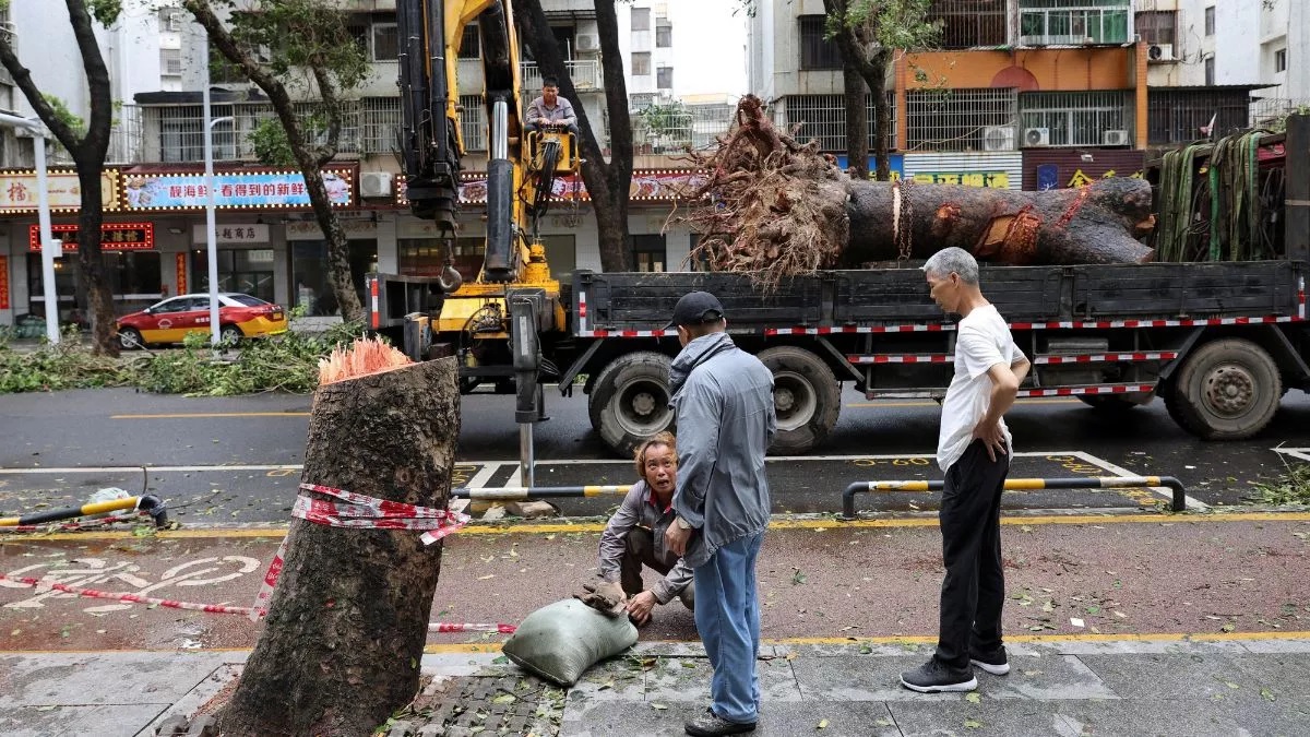 ਦਰੱਖਤ ਉੱਖੜ ਗਏ, ਸਮੁੰਦਰ 'ਚ ਉੱਚੀਆਂ ਲਹਿਰਾਂ, ਕਈ ਲਾਪਤਾ... ਤਾਈਵਾਨ ਤੋਂ ਬਾਅਦ ...