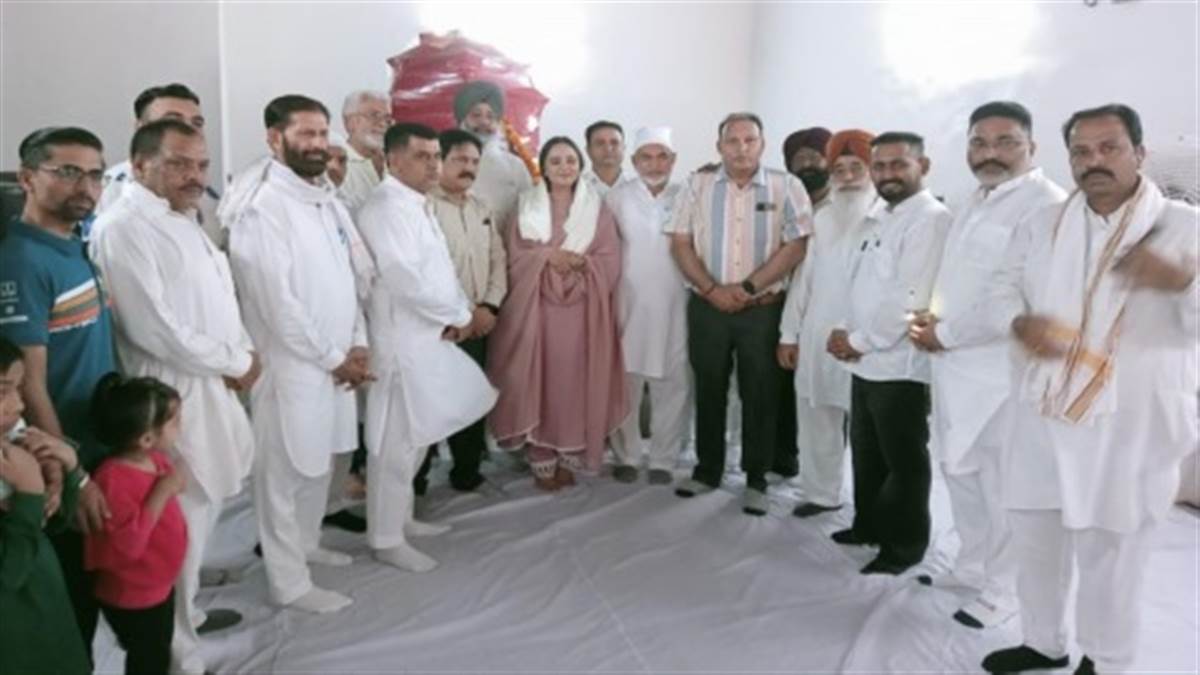 ਅਰੁੜ ਜੀ ਮਹਾਰਾਜ ਦੇ ਜਨਮ ਦਿਹਾੜੇ 'ਤੇ ਕੀਤਾ ਹਵਨ ਯੱਗ - Havan Yag and blood ...