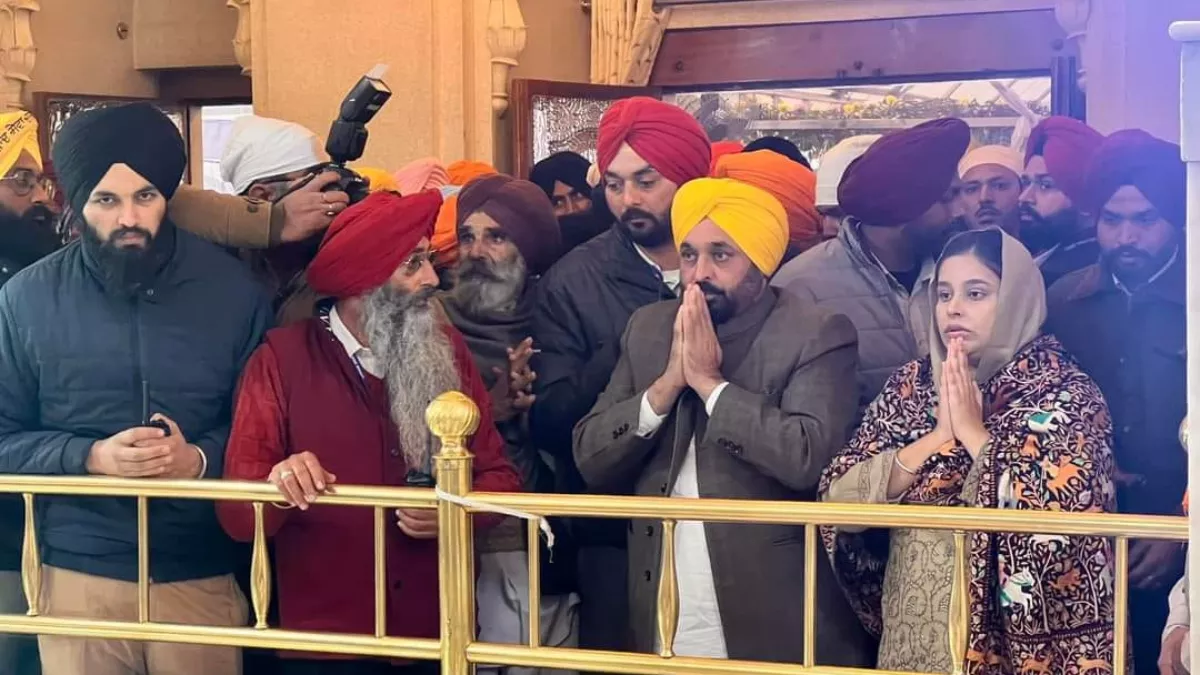 ਗੁਰਦੁਆਰਾ ਸ੍ਰੀ ਫਤਿਹਗੜ੍ਹ ਸਾਹਿਬ 'ਚ ਪਤਨੀ ਸਮੇਤ ਨਤਮਸਤਕ ਹੋਏ CM ਮਾਨ, ਛੋਟੇ ਸਾਹਿਬਜ਼ਾਦਿਆਂ ਤੇ ਮਾਤਾ ਗੁਜਰੀ ਨੂੰ ...