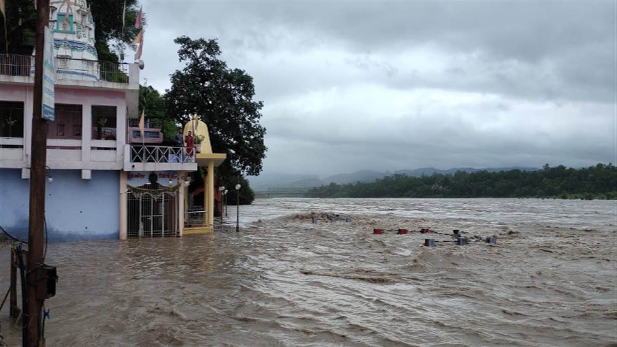Flood Alert In Jammu Kashmir Chenab Water Has Reached The Danger Mark