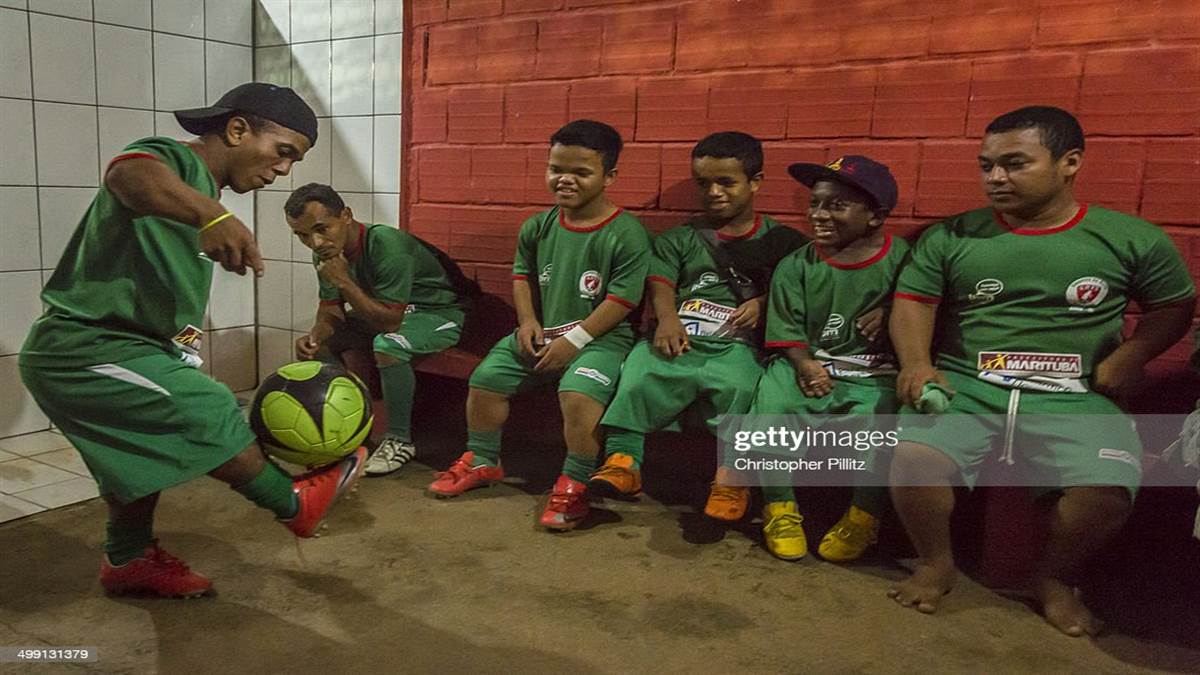 ਮਨੁੱਖੀ ਸਮਾਜ ਤੋਂ ਕੋਹਾਂ ਦੂਰ ਅਫਰੀਕੀ ਬੌਣੇ - Far away from human society ...