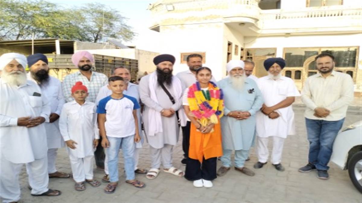 ਦਸਵੀਂ ਜਮਾਤ ਦੀ ਟਾਪਰ ਤਵਲੀਨ ਕੌਰ ਦੰਦੀਵਾਲ ਦਾ ਸਨਮਾਨ - Tawaleen Kaur Dandiwal ...