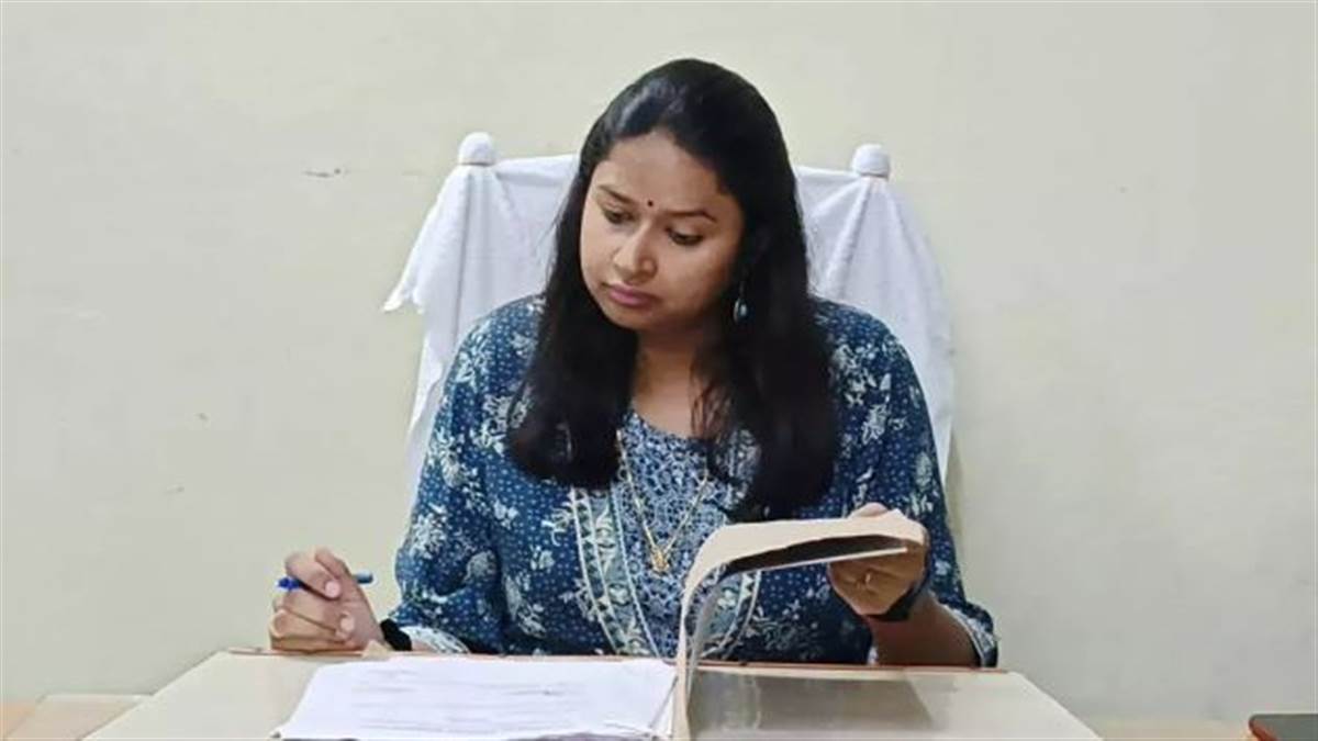 IAS Aryaka Akhoury: ਕੌਣ ਹੈ ਆਈਏਐੱਸ ਅਰਾਇਕਾ ਅਖੌਰੀ, ਜੋ ਮੁਖਤਾਰ ਦੇ ਜਨਾਜ਼ੇ ...