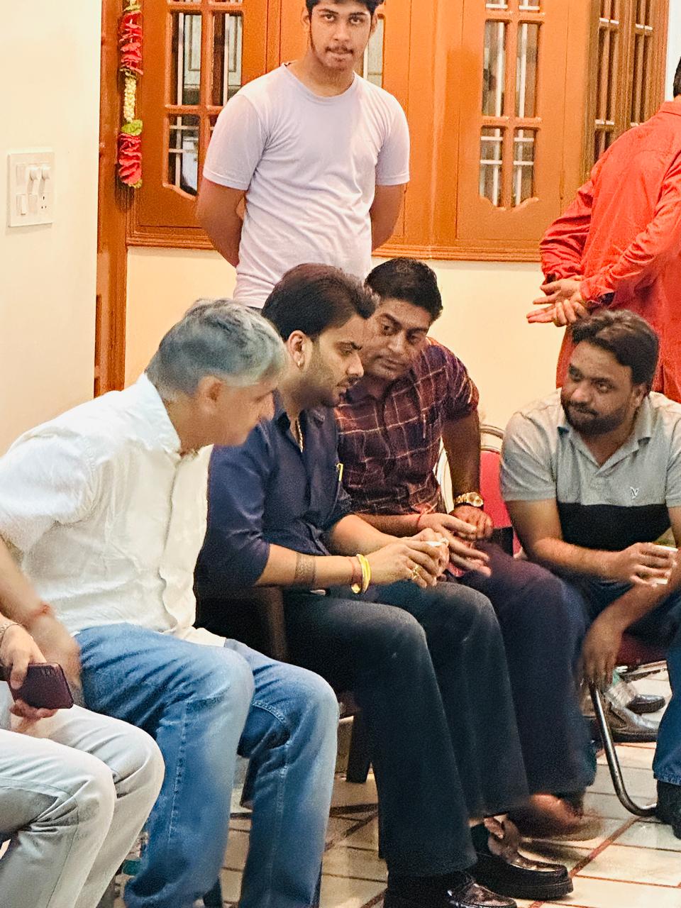 ਪਹਿਲਗਾਮ 'ਚ ਸ਼ਹੀਦ ਹੋਏ ਨੇਵੀ ਲੈਫਟੀਨੈਂਟ ਦੇ ਘਰ ਪਹੁੰਚੇ ਗਾਇਕ ਮਨਕੀਰਤ ਔਲਖ ...